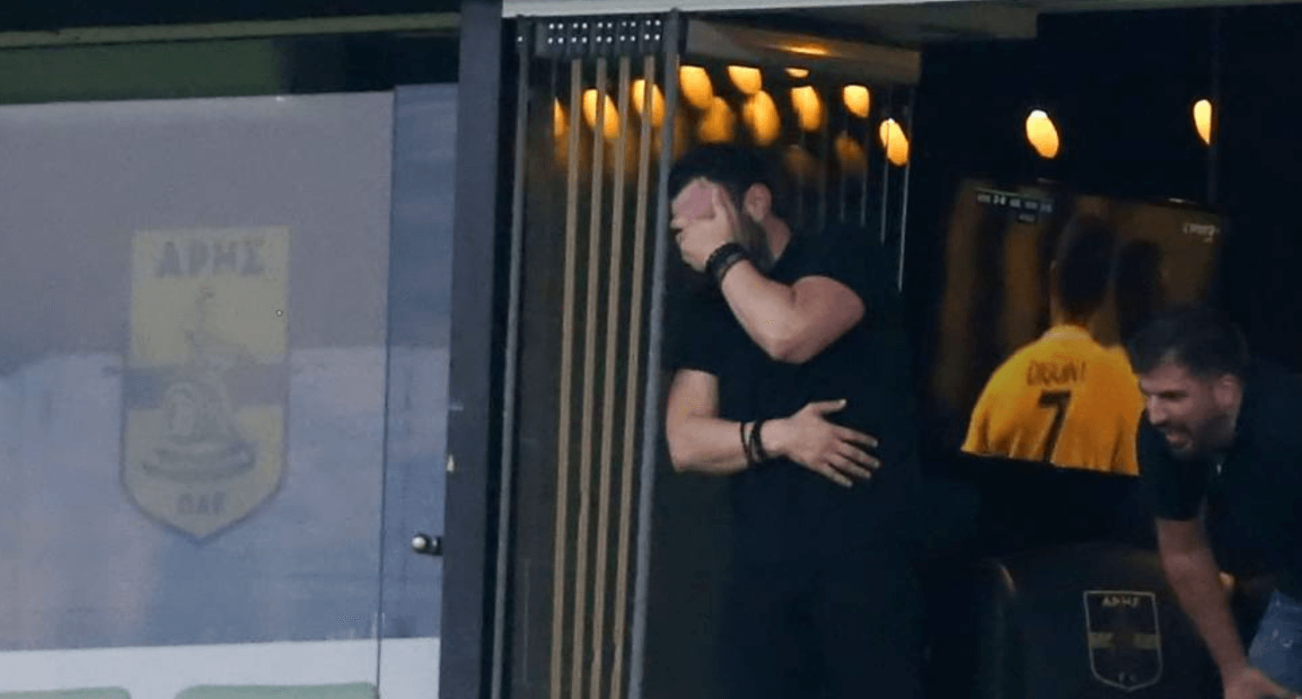Στα Paparazzi μας: Κι έκρυψα το πρόσωπό μου για να μη με δεις ...